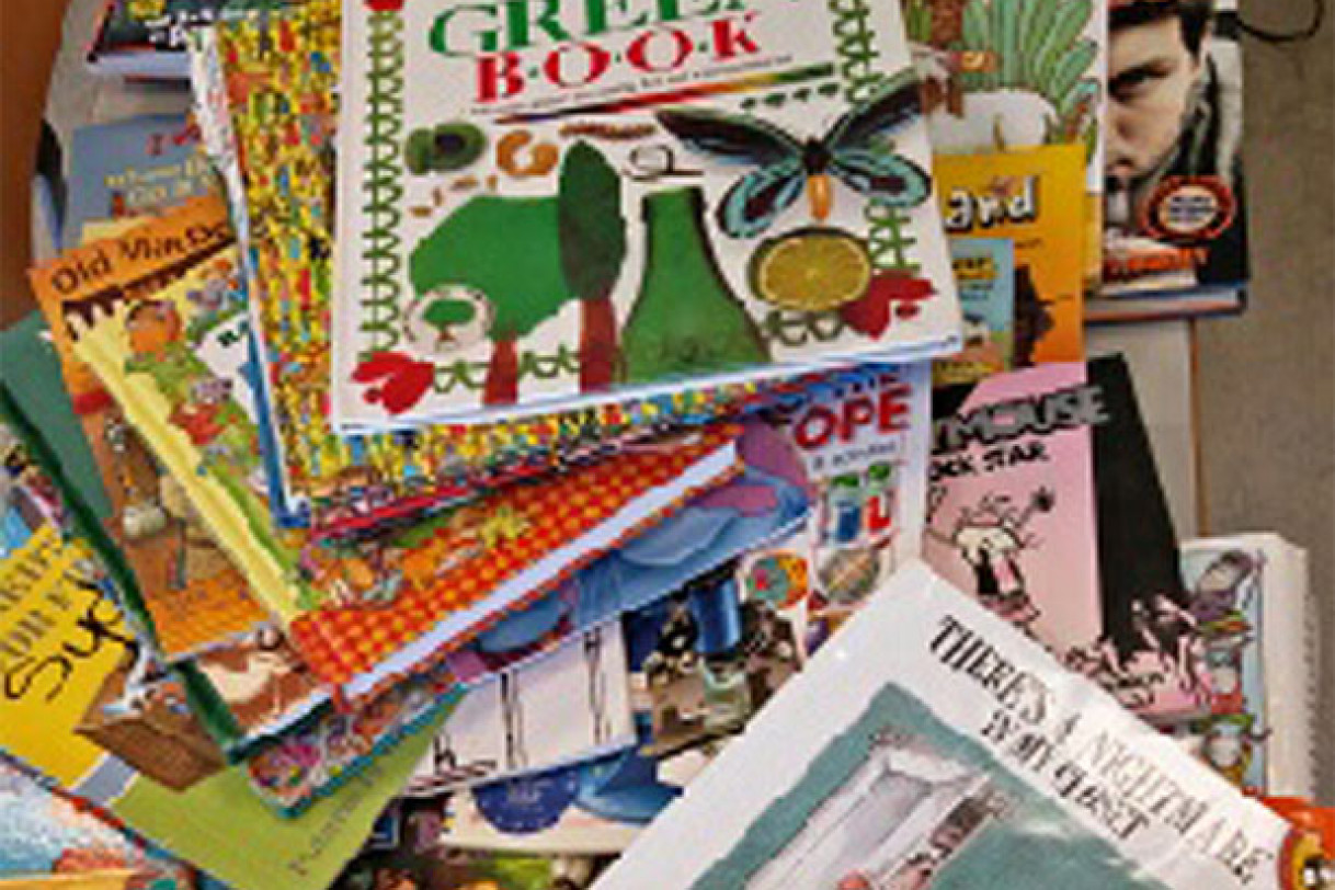 English books from the US Embassy! | Institut Sankt Joseph