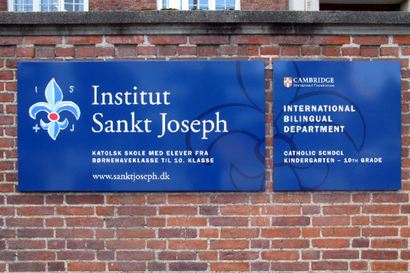 ISJ School Logo | Institut Sankt Joseph